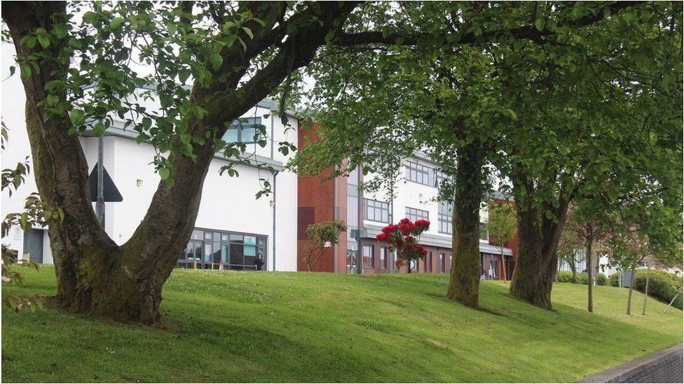 An sgoil as fheàrr san t-saoghal an Dùn Omhain - Naidheachdan a' BhBC