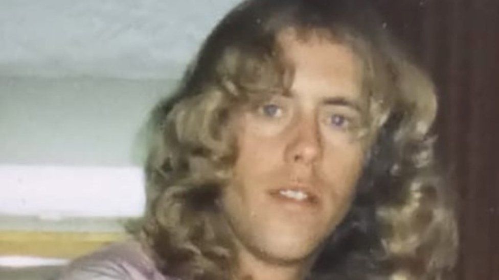 Jason Myles named as driver killed in Ruston Parva crash - BBC News