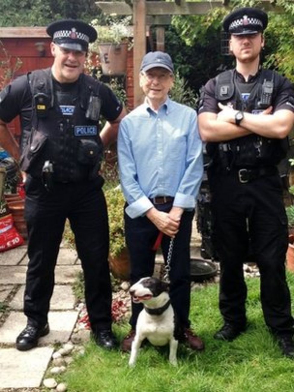 Cancer detection dog reunited with owners after being stolen - BBC News