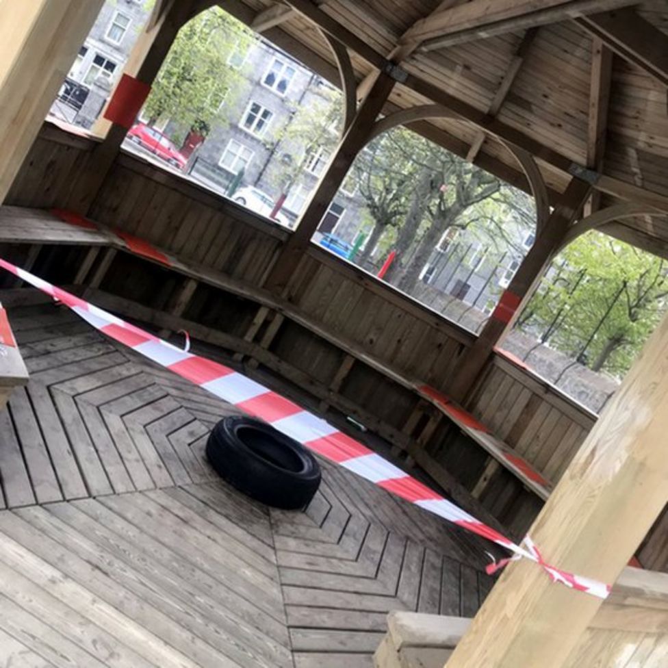 Aberdeen primary school suffers 'vile' graffiti - BBC News