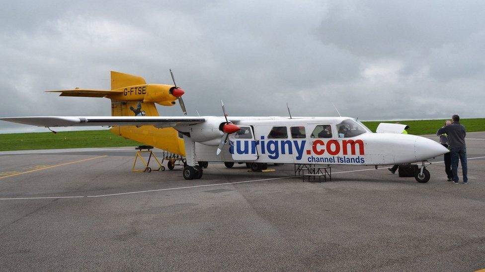 Guernsey introduces protection for Alderney air links - BBC News