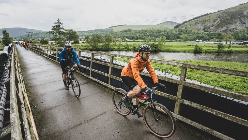 In pictures: Transcend Bike Festival at Innerleithen - BBC News