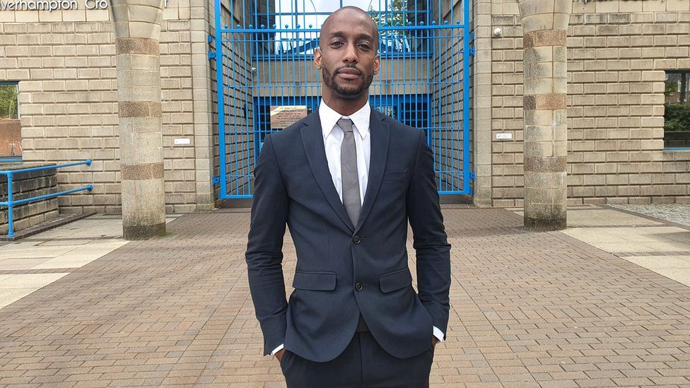 Barrister's low pay means he moves back in with parents - BBC News