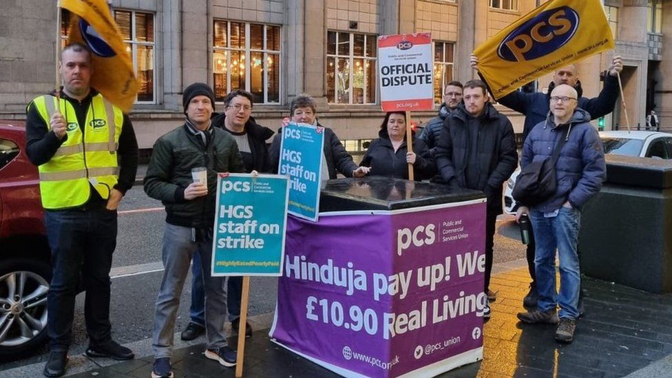 Liverpool job centre staff walk out in dispute over pay - BBC News