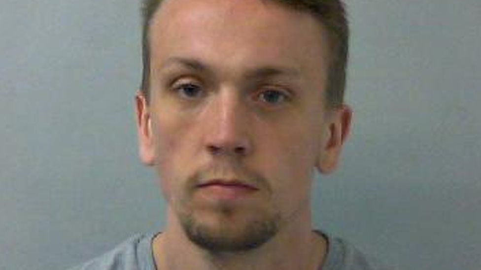 James Lewis jailed for 10 years for shaking baby in Oxford - BBC News