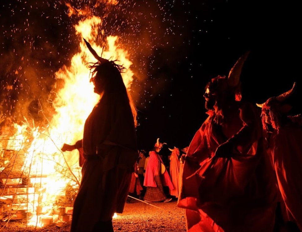 Beltane Fire Festival marks May Day in Edinburgh - BBC News