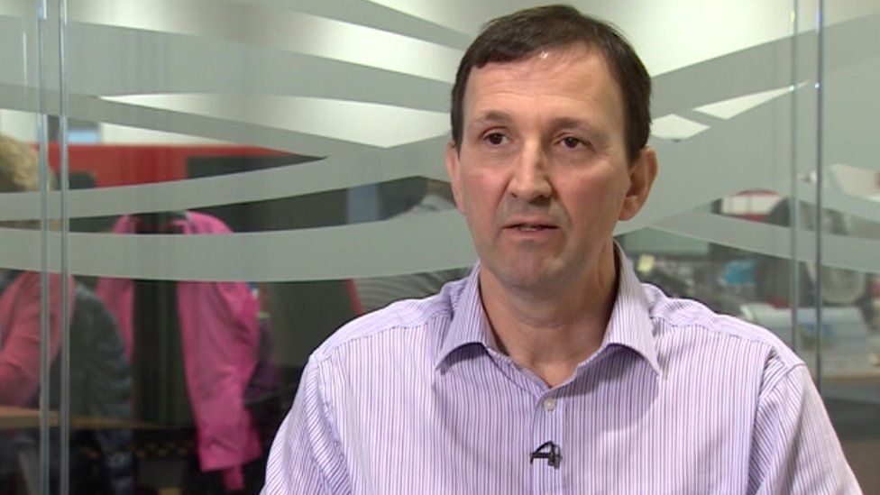 Annog pobl i gael brechiad rhag y ffliw - BBC Cymru Fyw