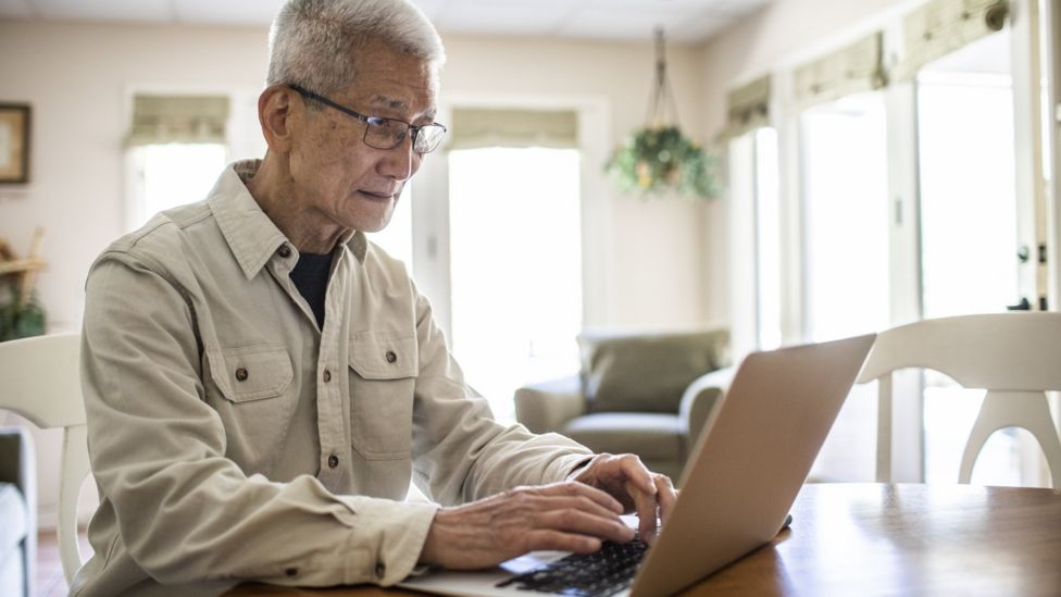 US Surgeon General Vivek Murthy recounts bout of profound loneliness - BBC News