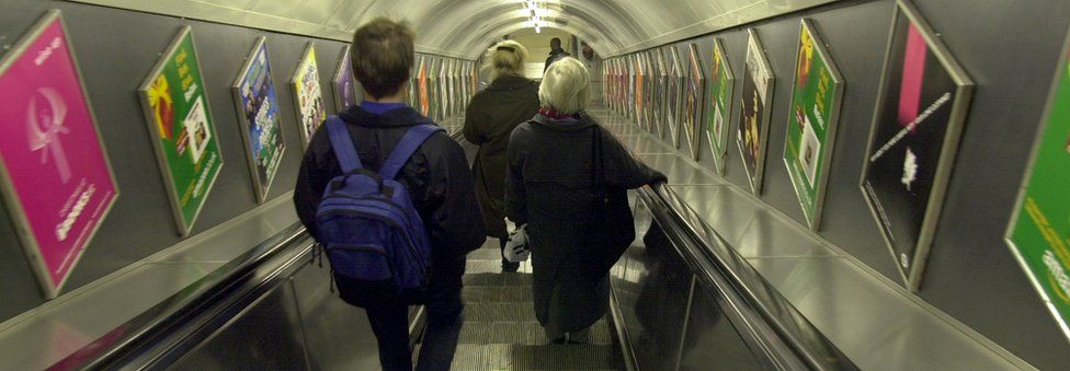 Holborn Tube escalators become standing only for new trial - BBC News