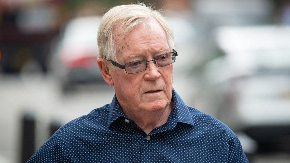 Hatton Garden thief John "Kenny" Collins sent back to jail - BBC News