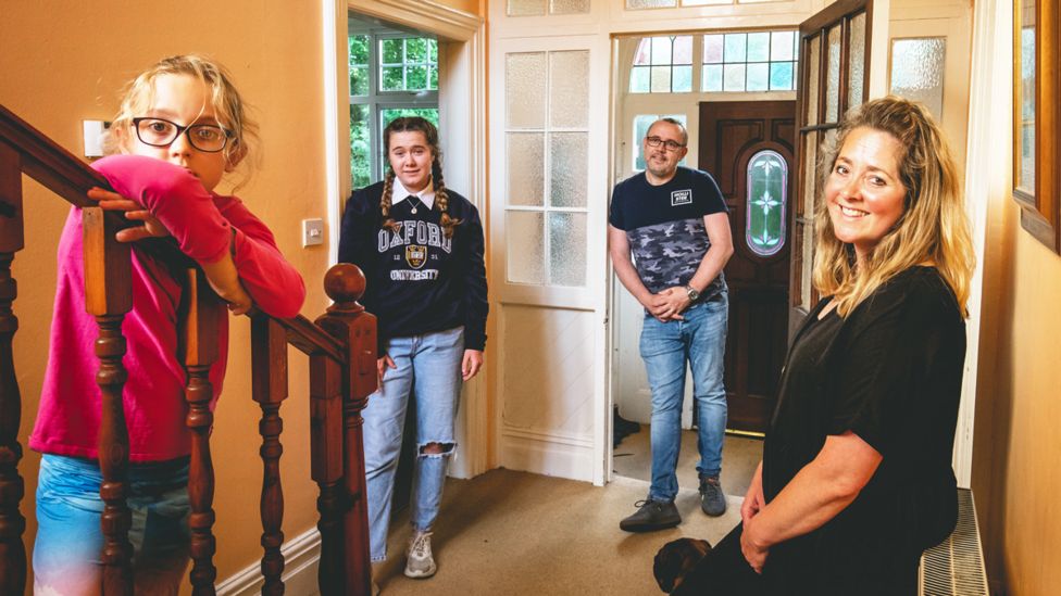 Zoomtown-on-Sea? The lure of a new life on the coast - BBC News