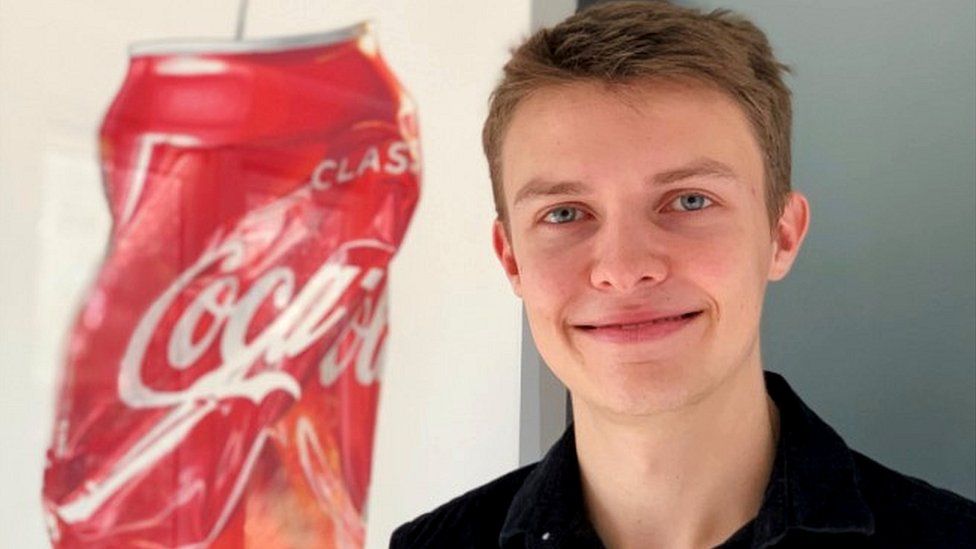 David Lew: Artist sues Los Angeles museum after work thrown out - BBC News