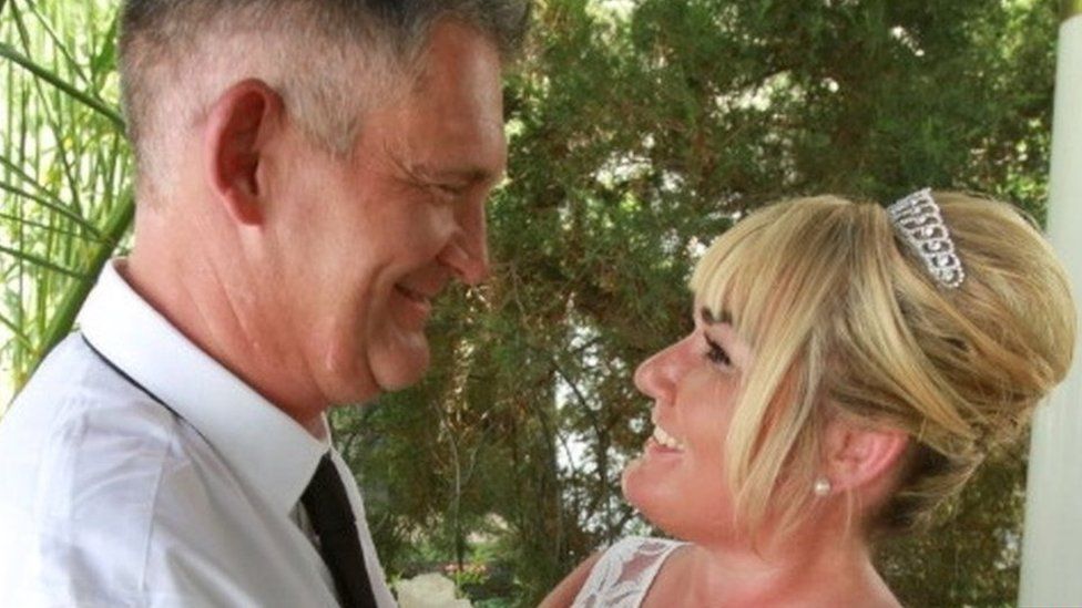 Sharon Edwards: Violent wife murdered lawyer husband - BBC News