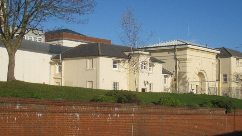 Dead Winchester inmate 'not checked' by prison staff - BBC News