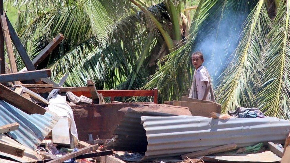 Cyclone Winston: Death toll rises to 29 as clear-up begins - BBC News