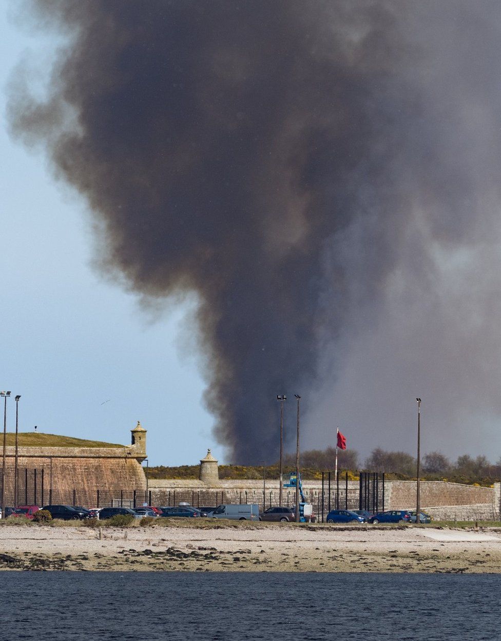 Wildfire breaks out during army training at fort - BBC News