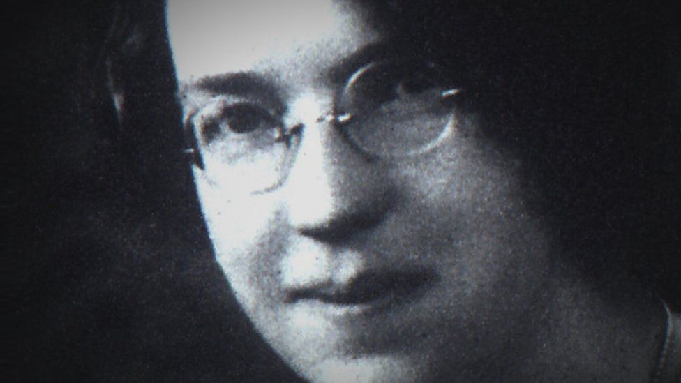 Jane Haining's ring to feature on Antiques Roadshow - BBC News