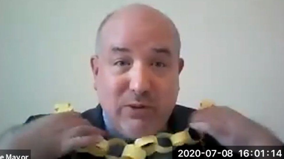 Coronavirus: Wrexham mayor's gold chain swapped for paper - BBC News