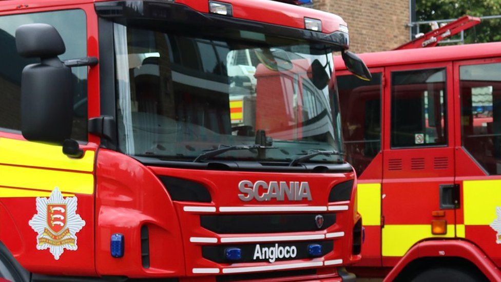 Ongar: Fire crews tackle fire in swimming pool boiler house - BBC News