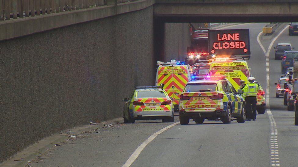 'Multiple vehicles' in motorway crash - BBC News