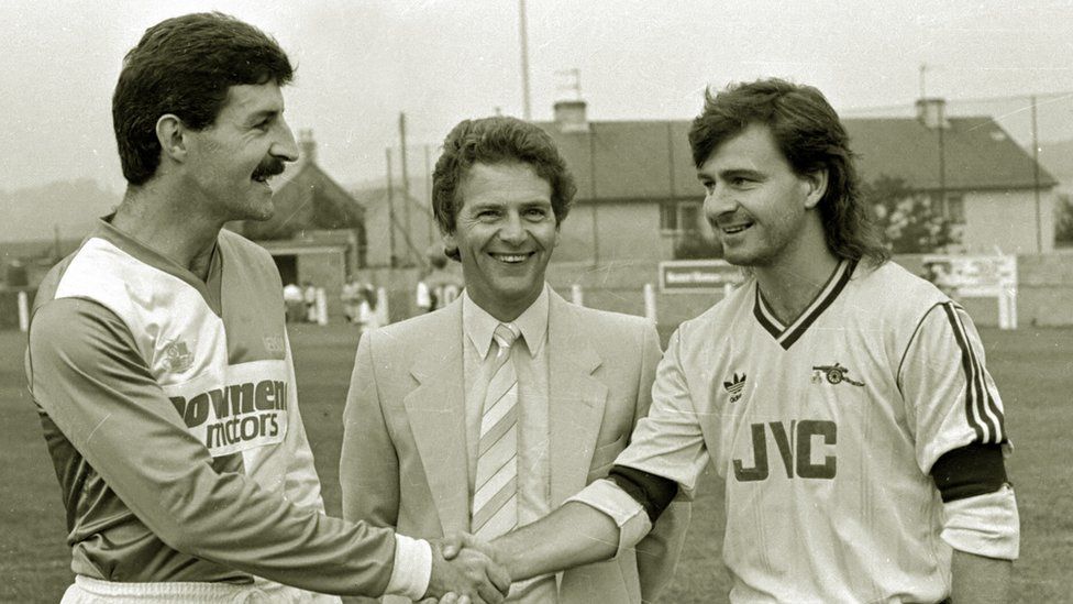 Is heading a football dangerous? - BBC News