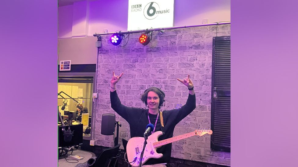 Pys Melyn: llwyddo er gwaetha bod 'yn horizontal' - BBC Cymru Fyw