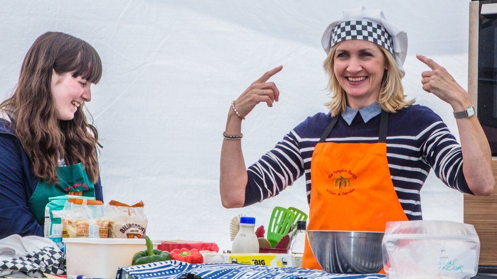 Gŵyl Fwyd Caernarfon 2017 - BBC Cymru Fyw