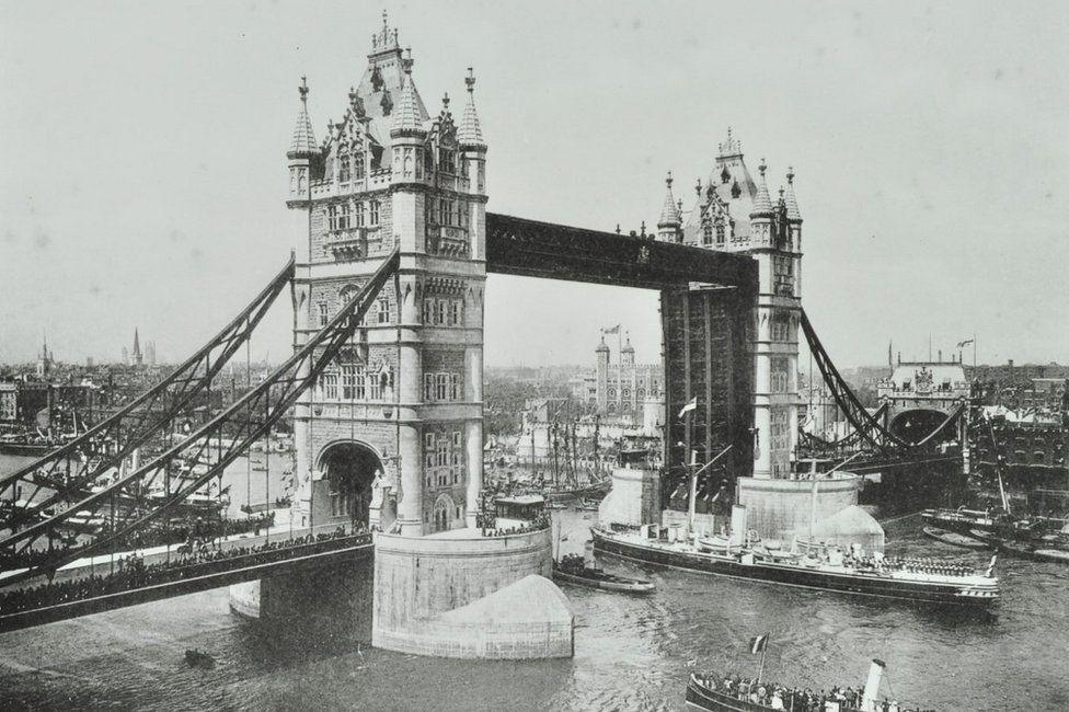 Online map shows London's changing history in images - BBC News