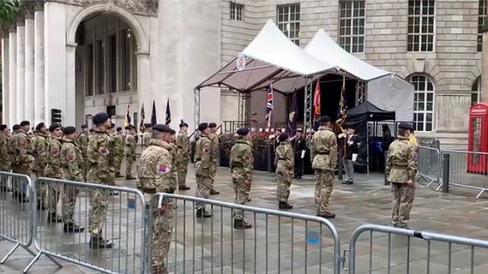 Manchester regiment awarded Freedom of the City - BBC News