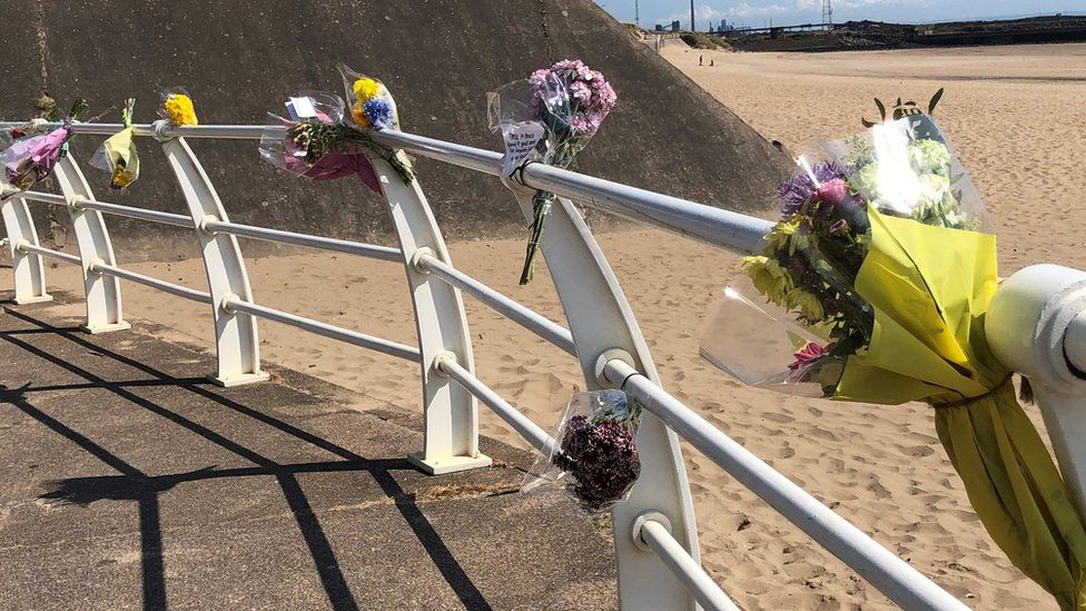 Teyrnged teulu i fachgen 15 oed fu farw yn Aberafan - BBC Cymru Fyw