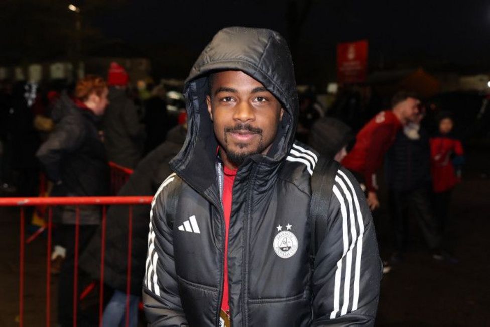 Duk drops to bench in two changes - BBC Sport