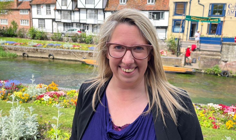 Kent ADHD and autism diagnosis delays leave youths 'struggling' - BBC News