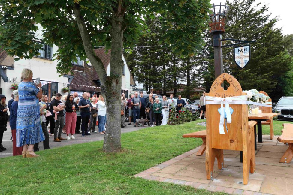 Bench unveiled in Billericay pub for Grace Millane and father - BBC News