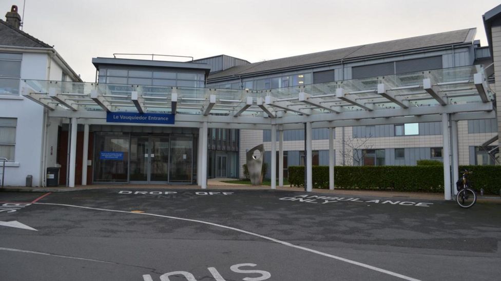 Delays to Guernsey hospital revamp 'could cost millions' - BBC News