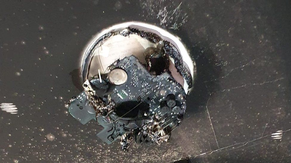 Leicester: Warning after smoke alarms melt in house fire - BBC News