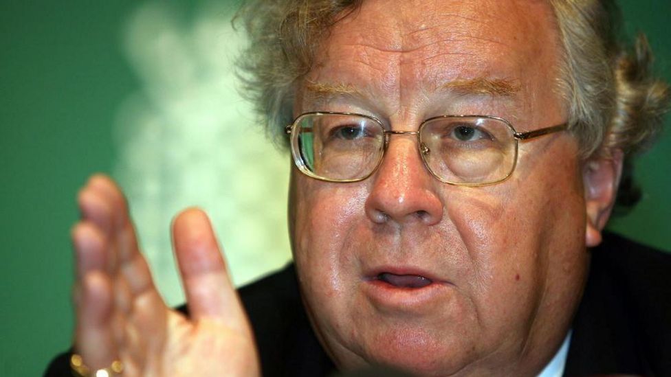 Lord Cormack: Tributes paid to long-serving politician who died - BBC News