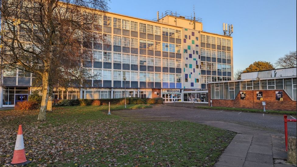 City of Wolverhampton College steps out from shadow of scrutiny - BBC News