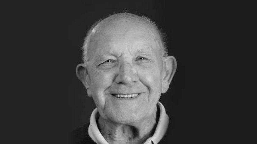 Barnsley FC 'legend' Norman Rimmington dies aged 93 - BBC News