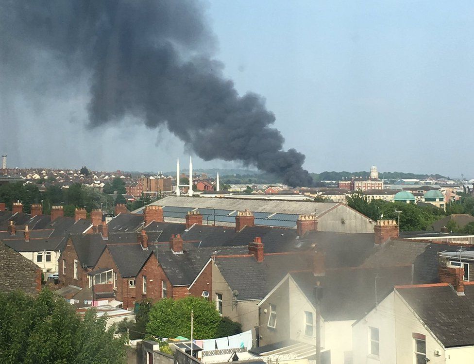 Firefighters tackle BMW Mercedes garage blaze in Barry - BBC News