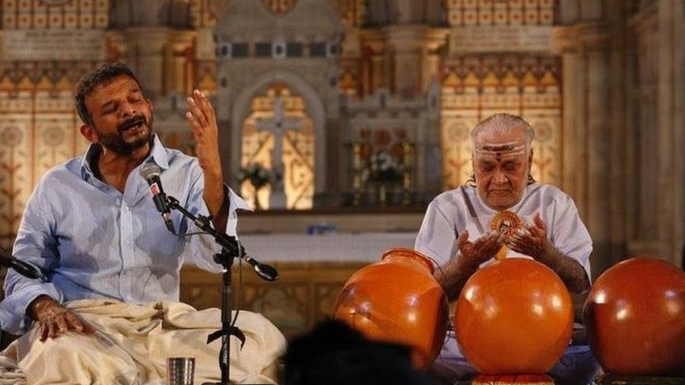 Pandit Jasraj: A ‘huge pillar of Indian music has fallen’ - BBC News