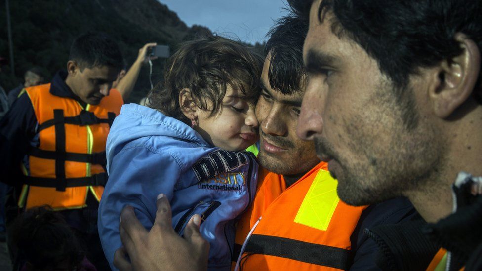 Canada 'to admit Alan Kurdi family members' - BBC News