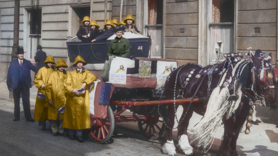RNLI: Photos mark 200 years of life-saving at sea - BBC News