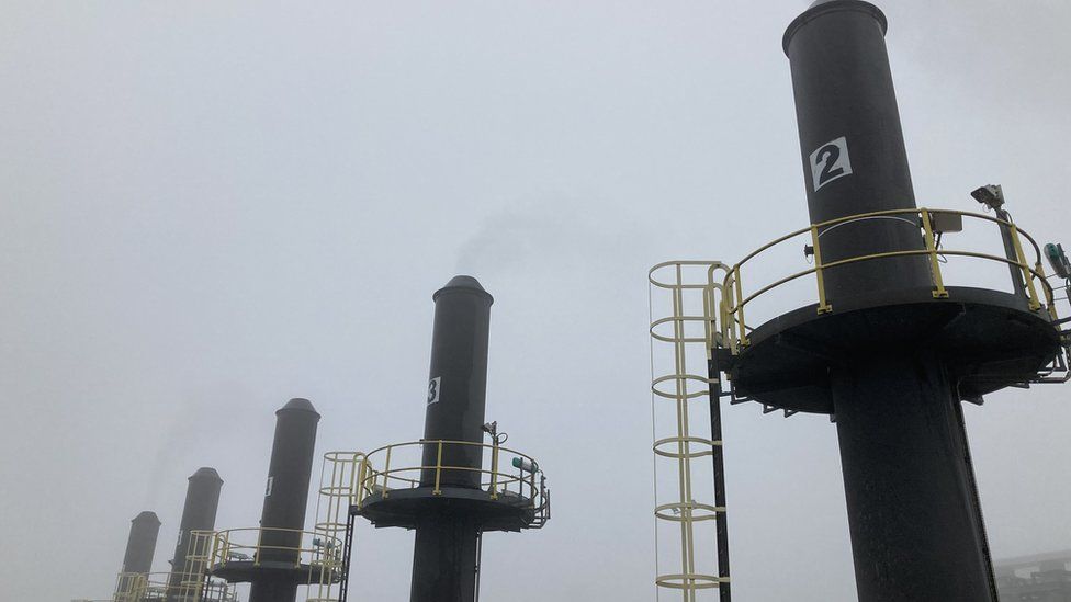 Teimladau cymysg am gynllun pibellau tanfor yn Sir Benfro - BBC Cymru Fyw