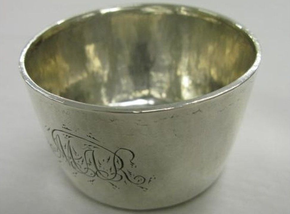 Stolen Abraham Barachin cup returned to Hull after 30 years - BBC News