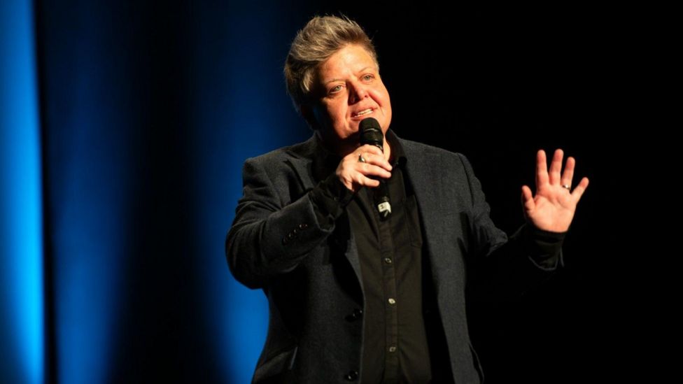 Susie McCabe wins Glasgow comedy award honouring Billy Connolly - BBC News