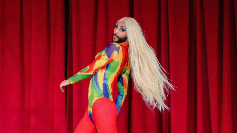 'I turned to drag to cope with my diva of a cancer' - BBC News