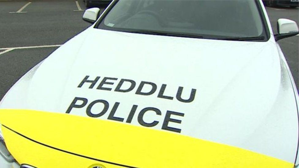 Apêl heddlu wedi damwain angheuol ar yr M4 - BBC Cymru Fyw