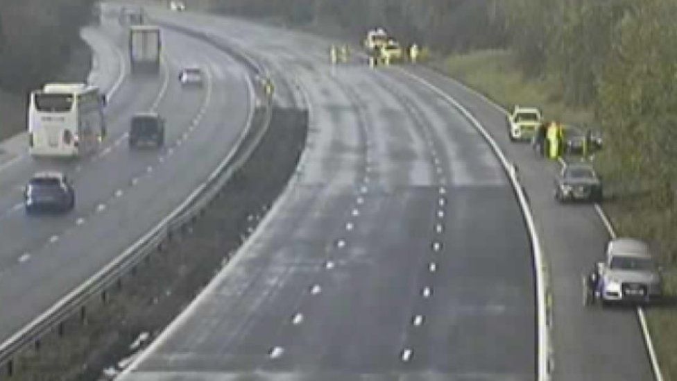 Travel disruption as heavy rain floods roads near Bristol - BBC News