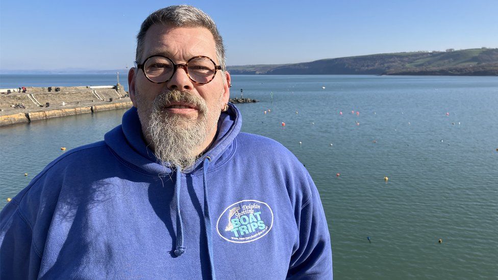 Pryder y bydd sbwriel yn peryglu enw da Cei Newydd - BBC Cymru Fyw