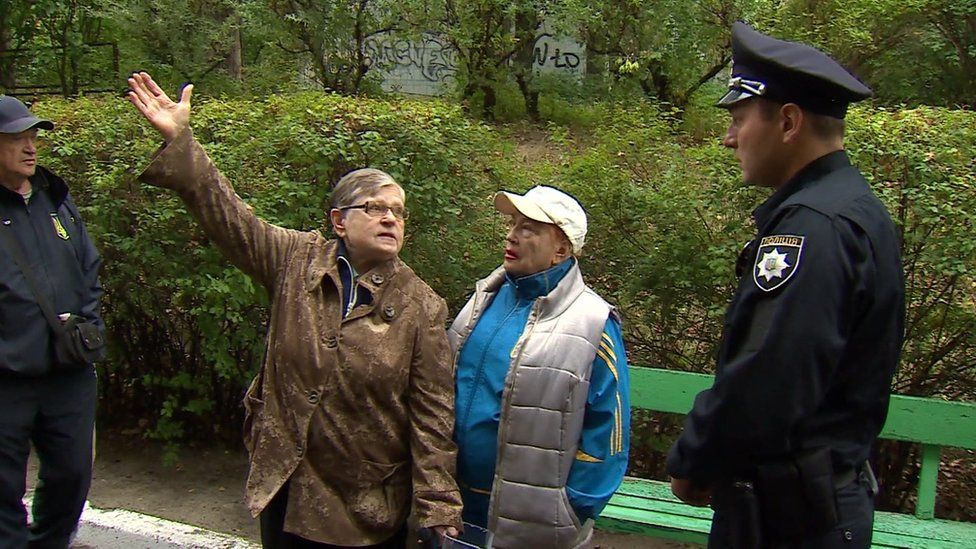 New-style police have key role in Ukraine - BBC News